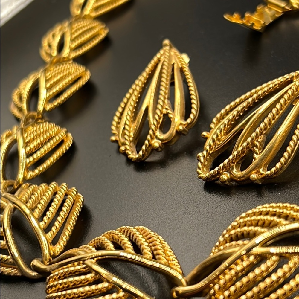 Vintage Napier Rope Leaf (?) Necklace, Earrings - Gem